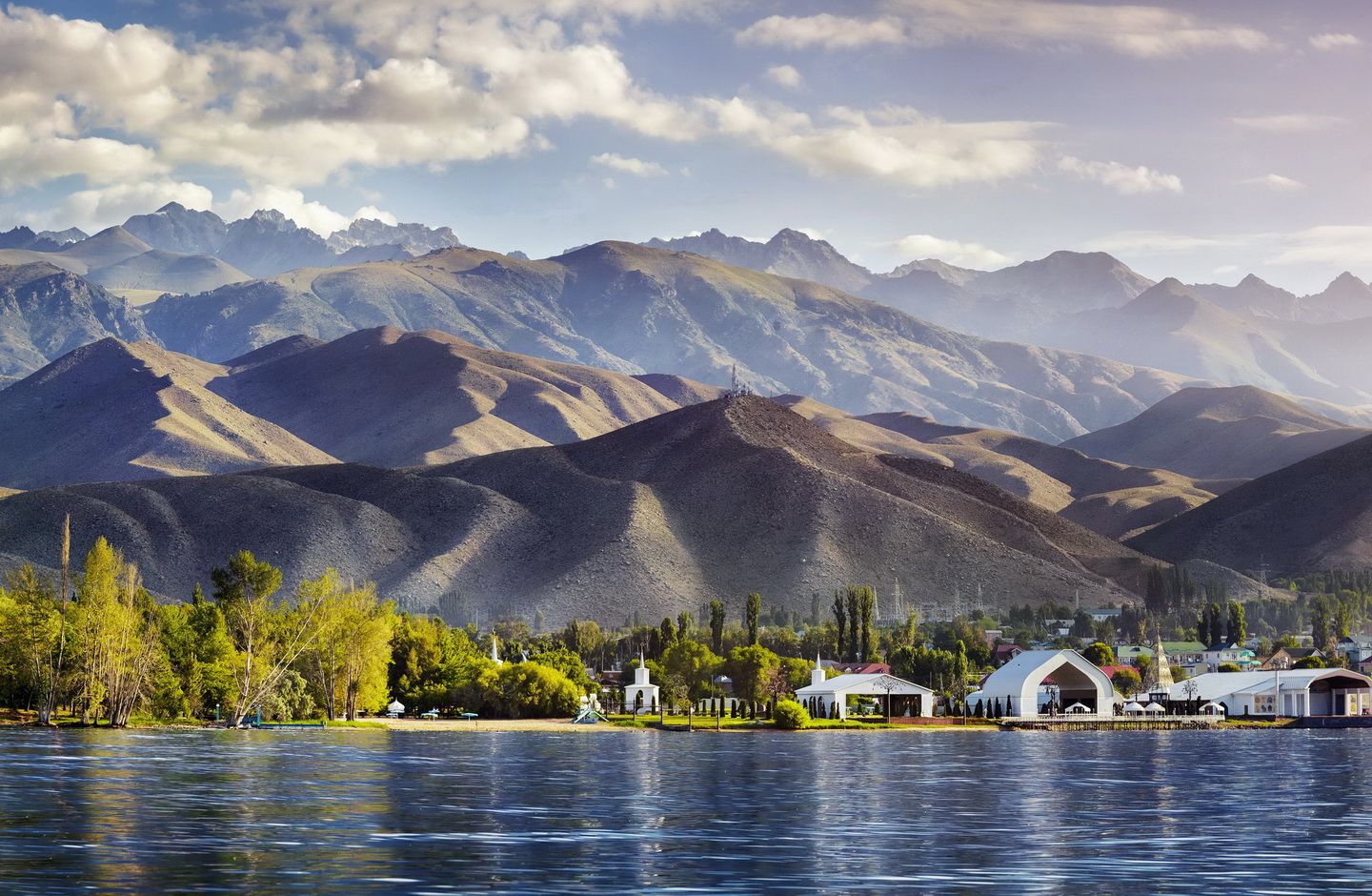 Voyage au Kirghizistan, découvrez le lac Issyk Kul | Asia.fr